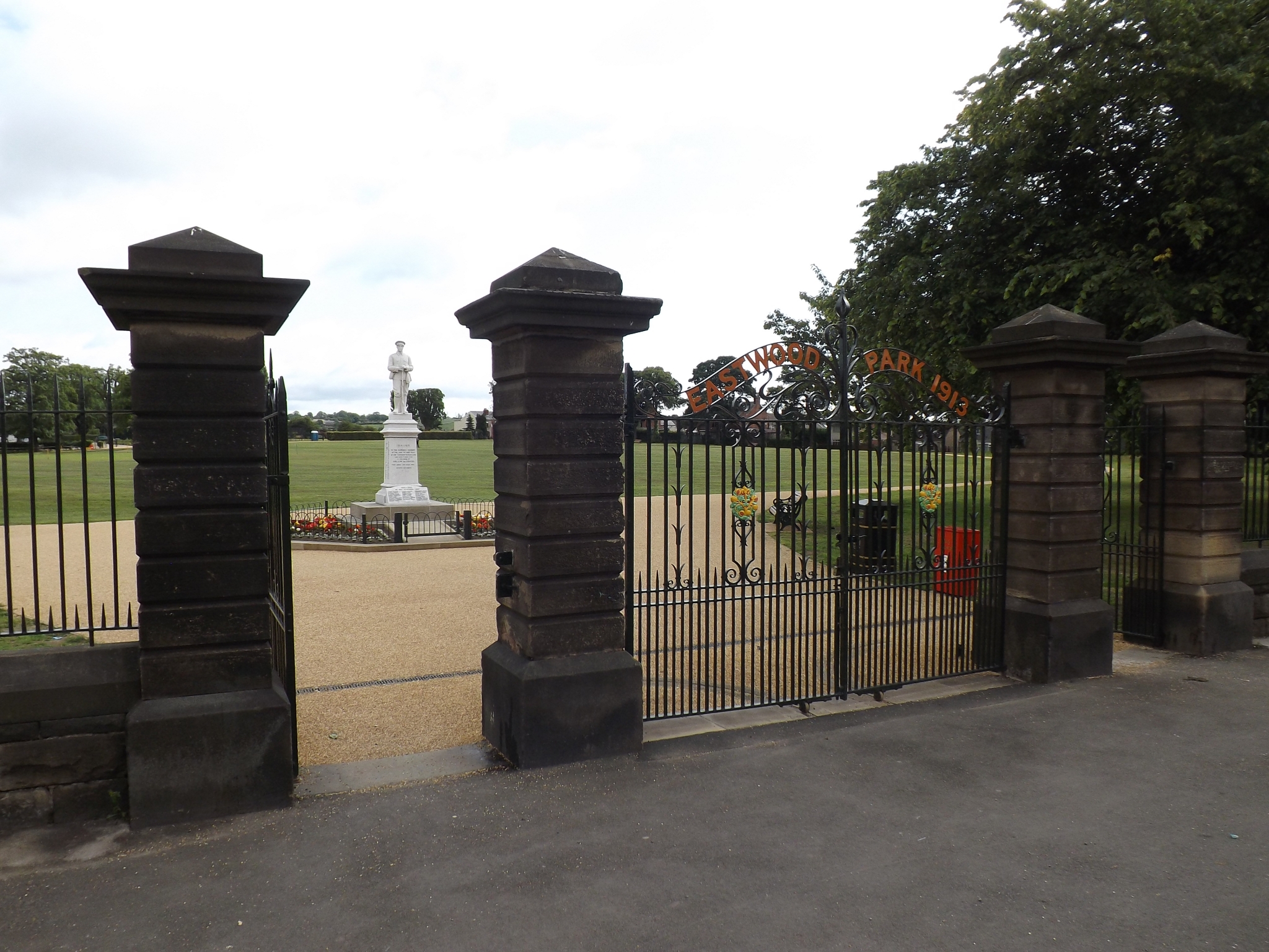 HASLAND - War Memorials Online